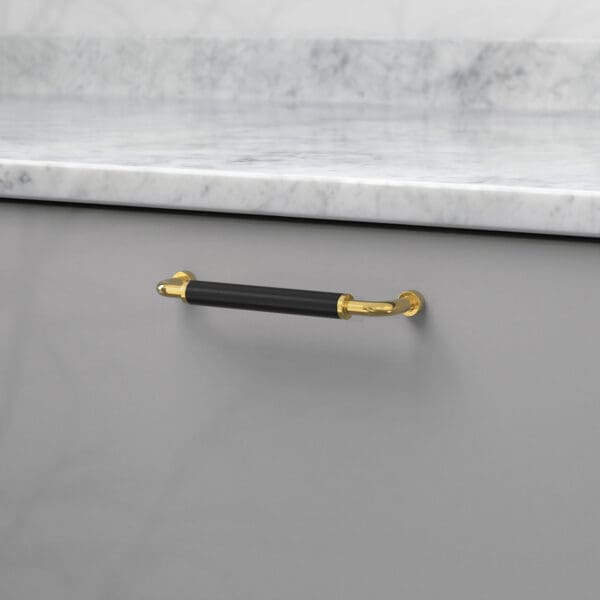 Handtag Brohult M polerad mässing / svart – frontapply.se