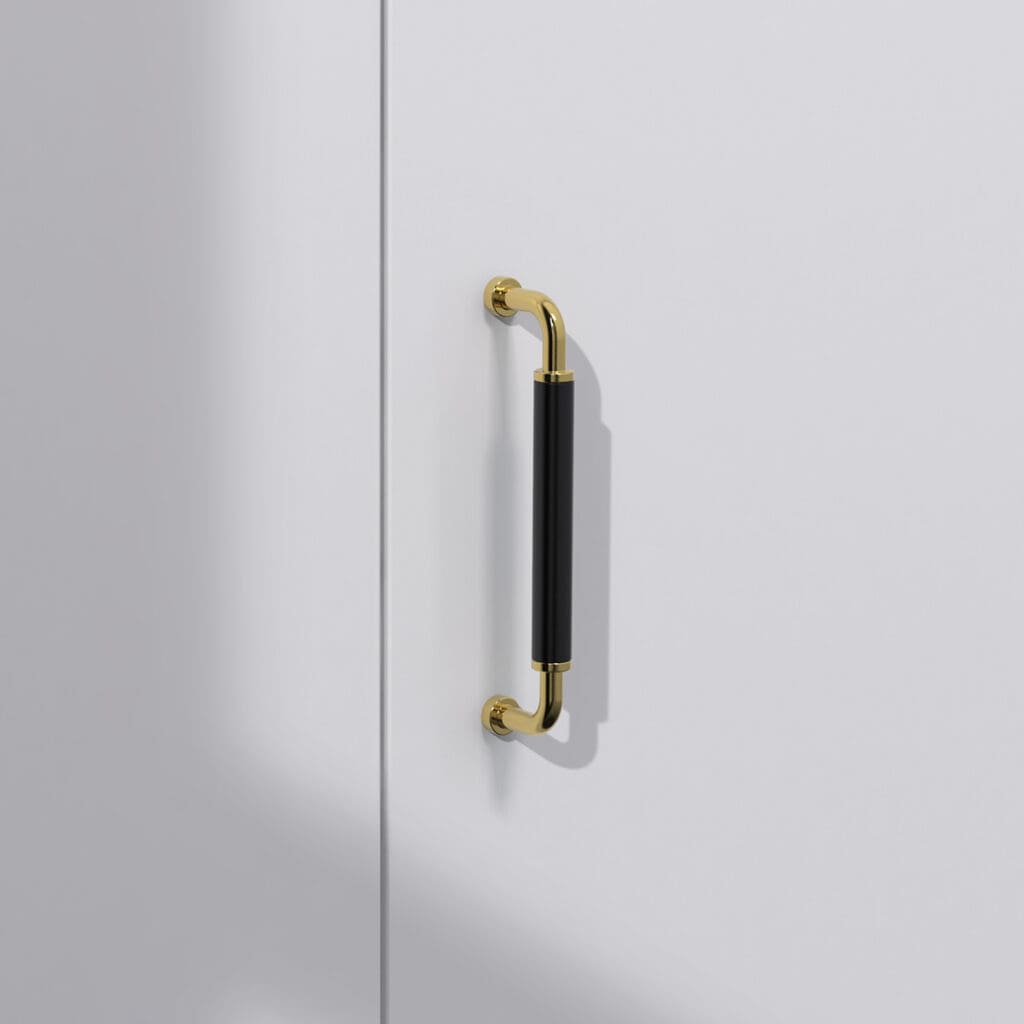 Handtag Brohult M polerad mässing / svart – frontapply.se