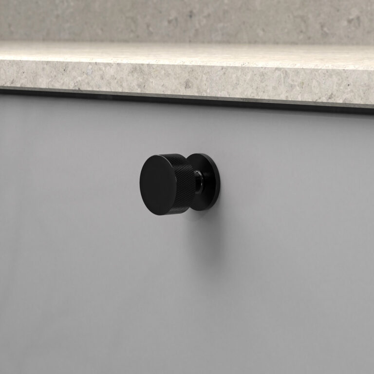 Knopp Crest matt svart – frontapply.se